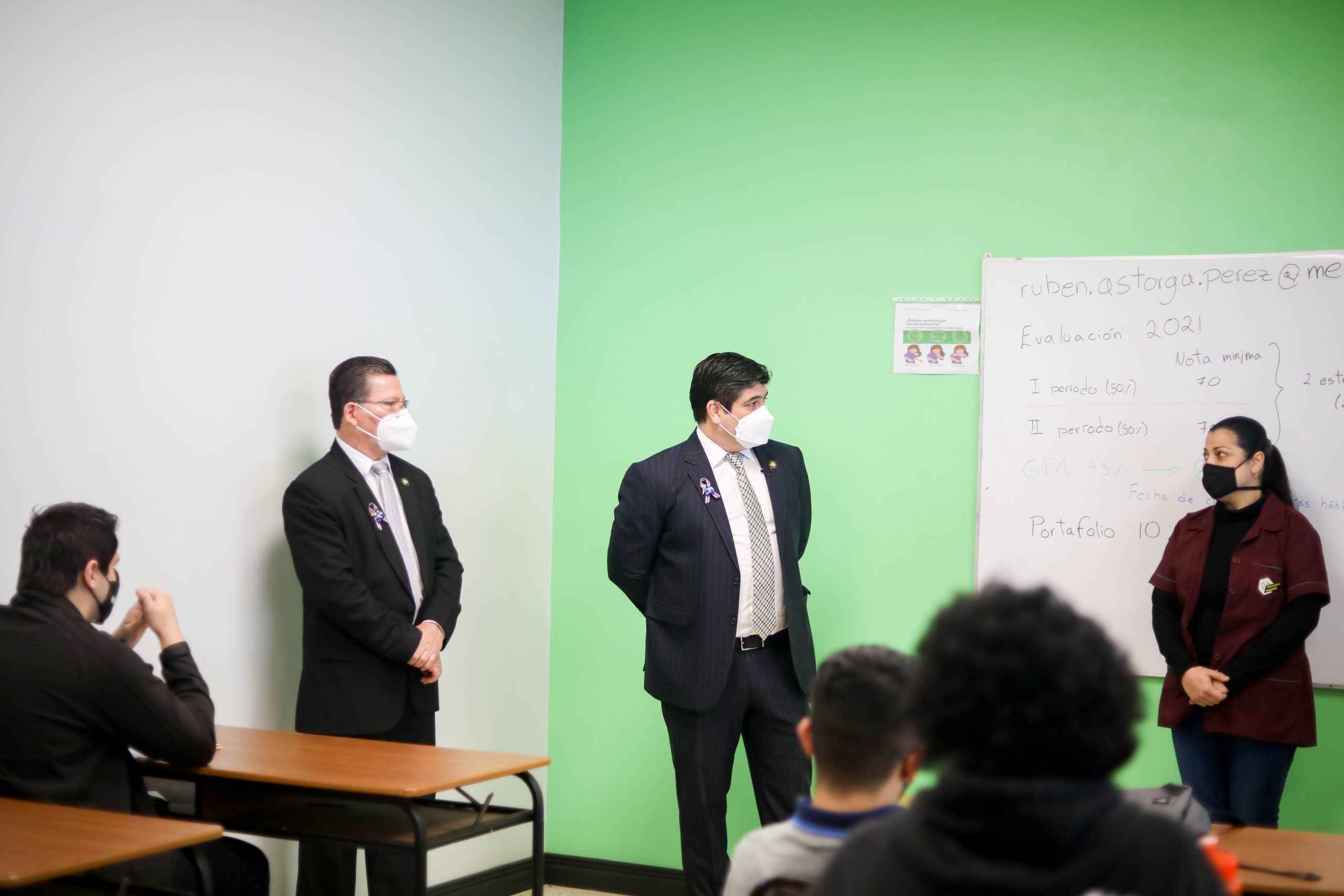 Curso lectivo 2021 arranca con modelo de educación combinada y atención ...